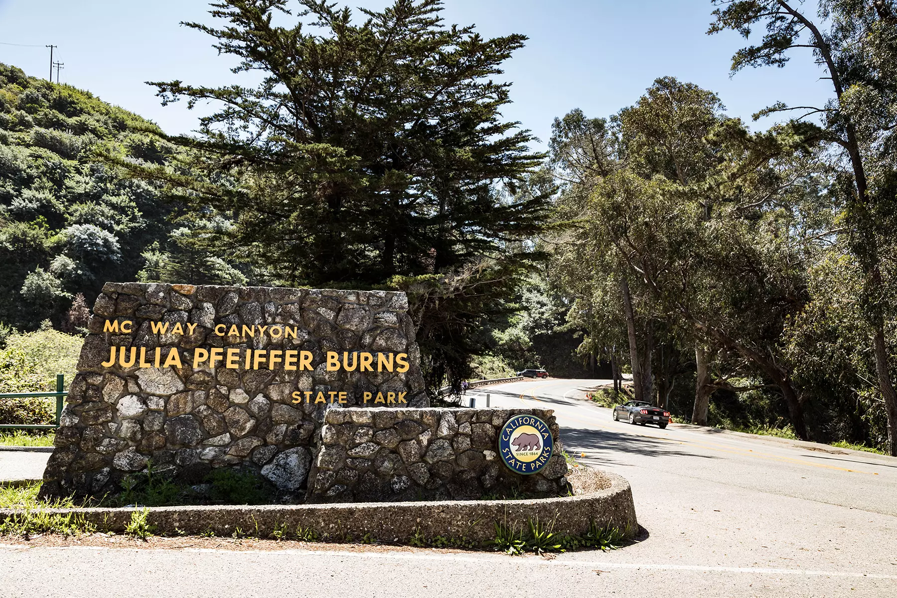 La entrada al Parque Estatal Julia Pfeiffer Burns