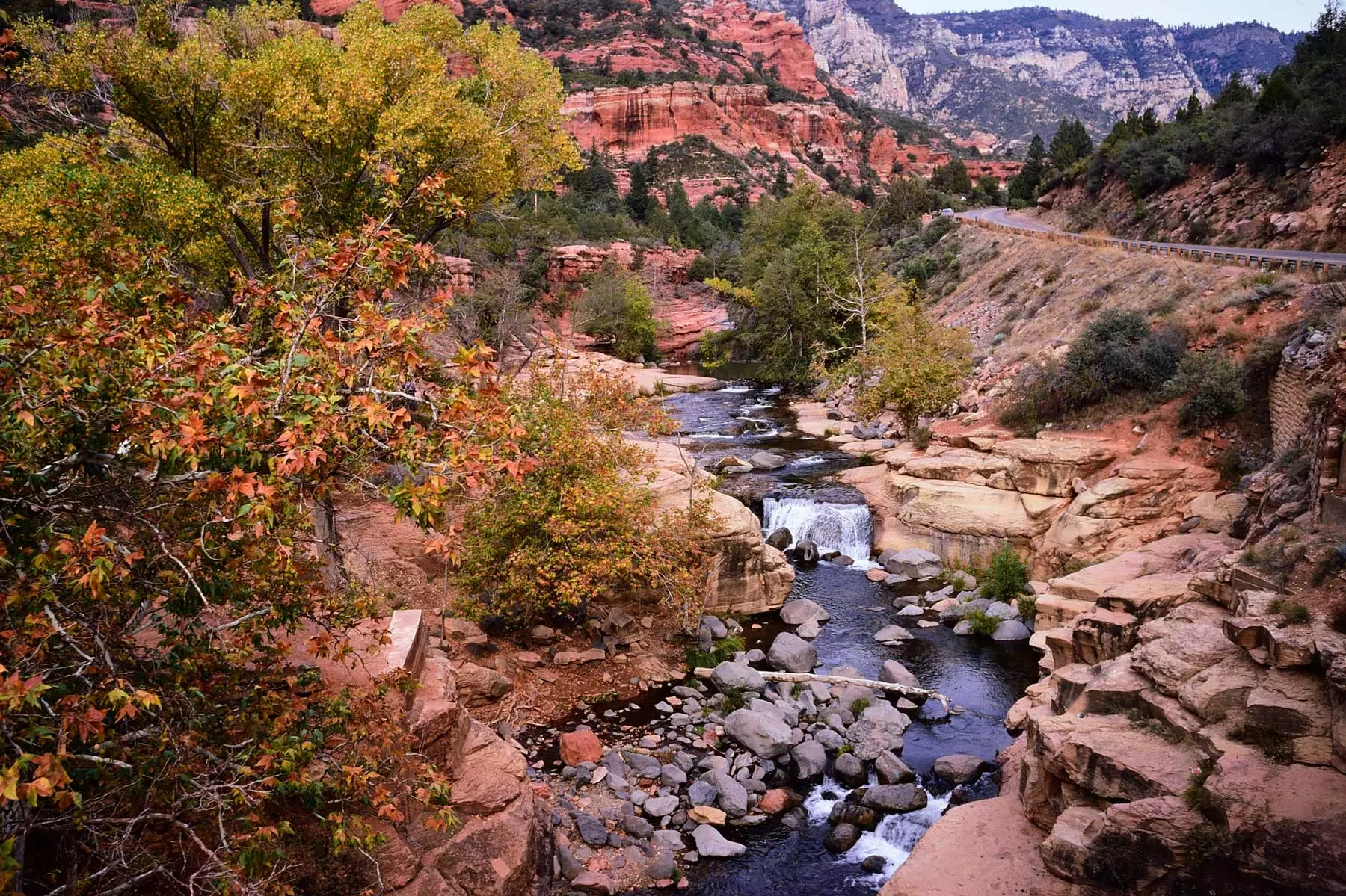 Sedona ni mji wa jangwa wa Arizona karibu na Red Rock State Park