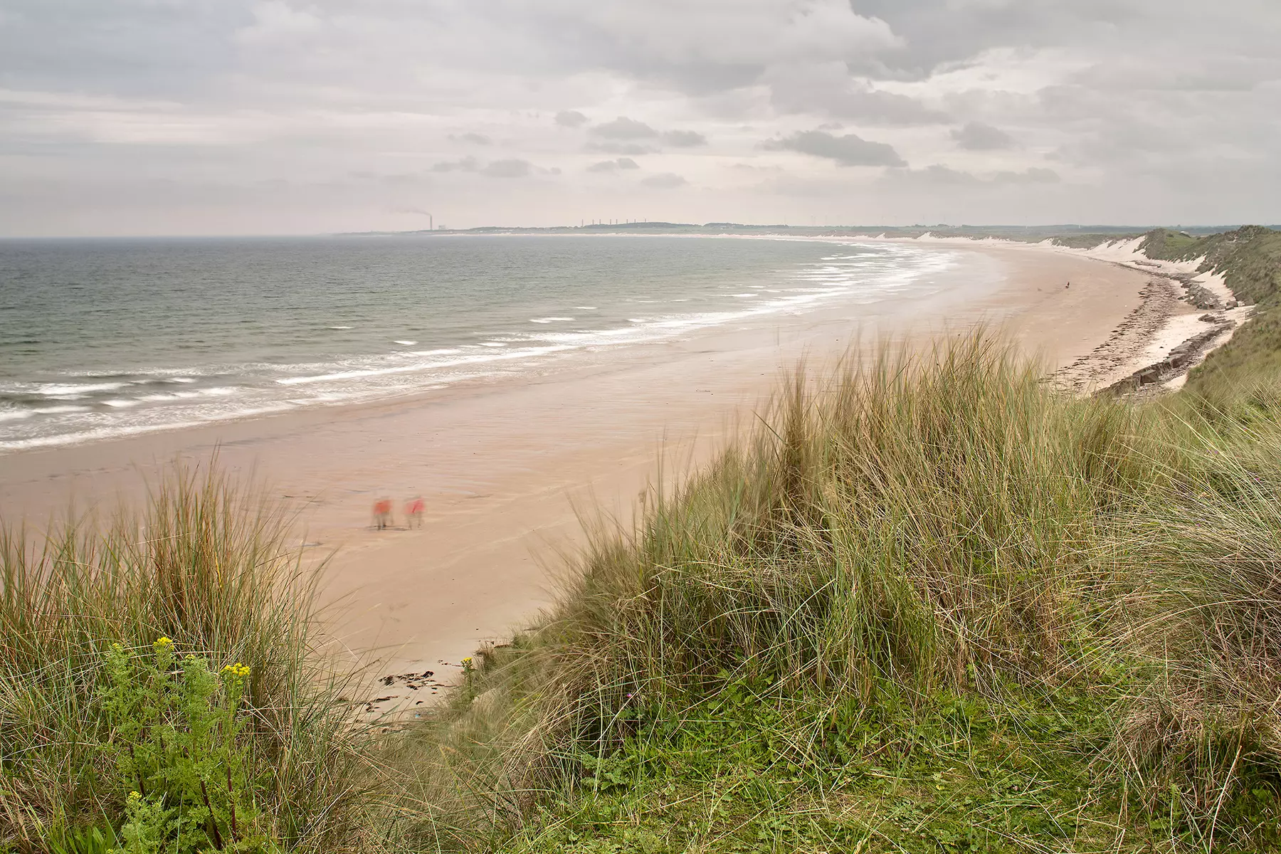 Pamje me re mbi plazh në Gjirin e Druridge, Northumberland.